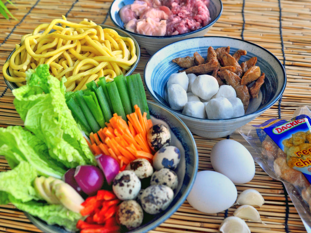 Lomi Recipe (Pancit Lomi) - With Photos - Pilipinas Recipes