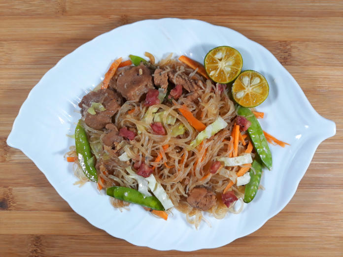 Pancit Bihon Guisado Recipe - Pilipinas Recipes